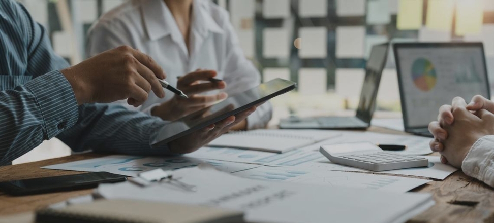 50 questions to ask Financial Services Customers | Improve FinServ CX